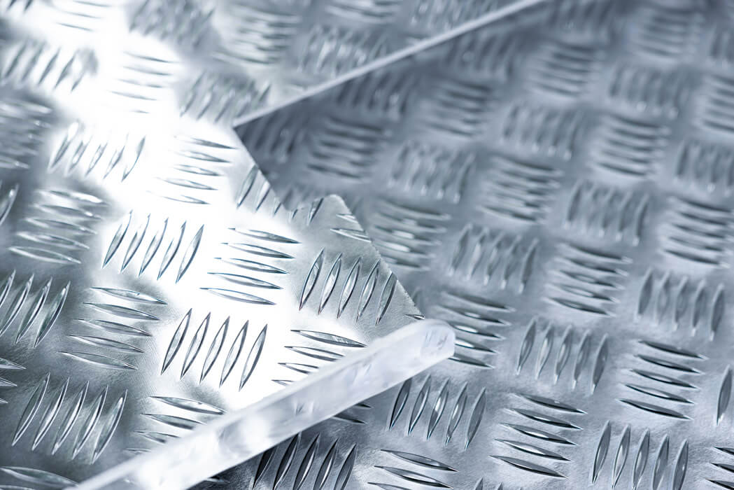 Tôle larmée en aluminium sur mesure | 247TailorSteel