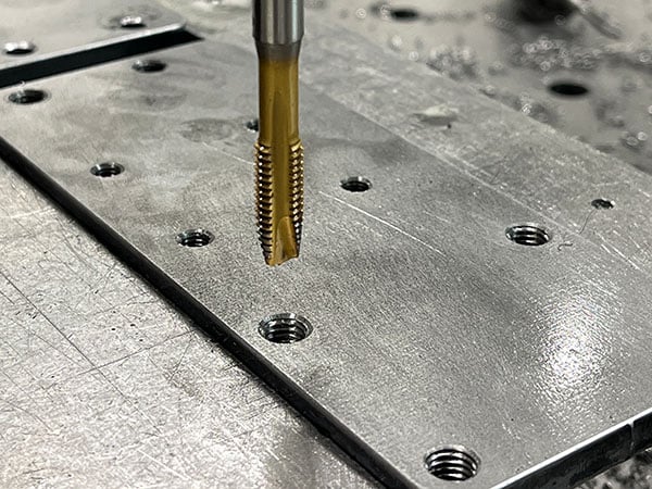 Schroefdraad tappen (draadtappen) in Sophia® | 247TailorSteel