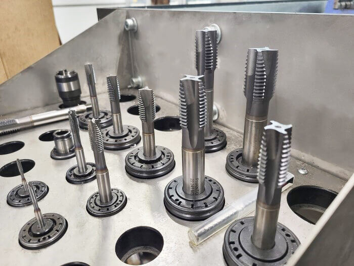 Schroefdraad tappen (draadtappen) in Sophia® | 247TailorSteel